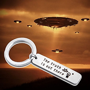 PLITI The Truth is Out There Keychain UFO Alien Lover Inspirational Jewelry Gift (The Truth is out there Key)