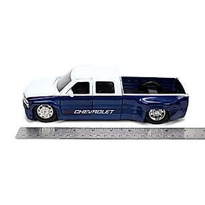 Jada Toys Just Trucks 1:24 1999 Chevy Silverado Dually Die-cast Car with Tire Rack, Toys for Kids and Adults