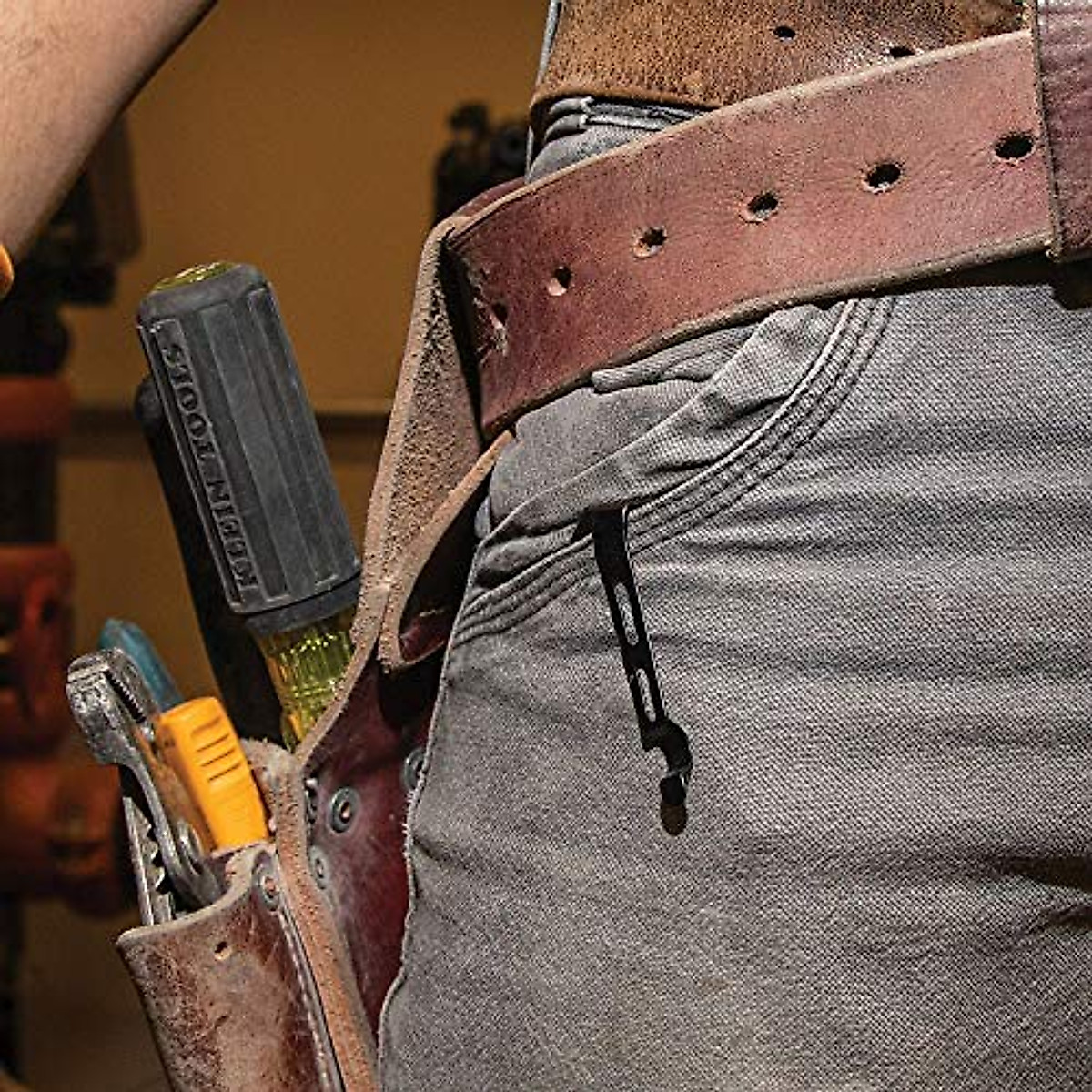 Klein Tools 44228 Electrician's Pocket Knife with Stainless Steel Blade, Perfect for Splitting Cable, Stripping Wire and Everyday Tasks, Black