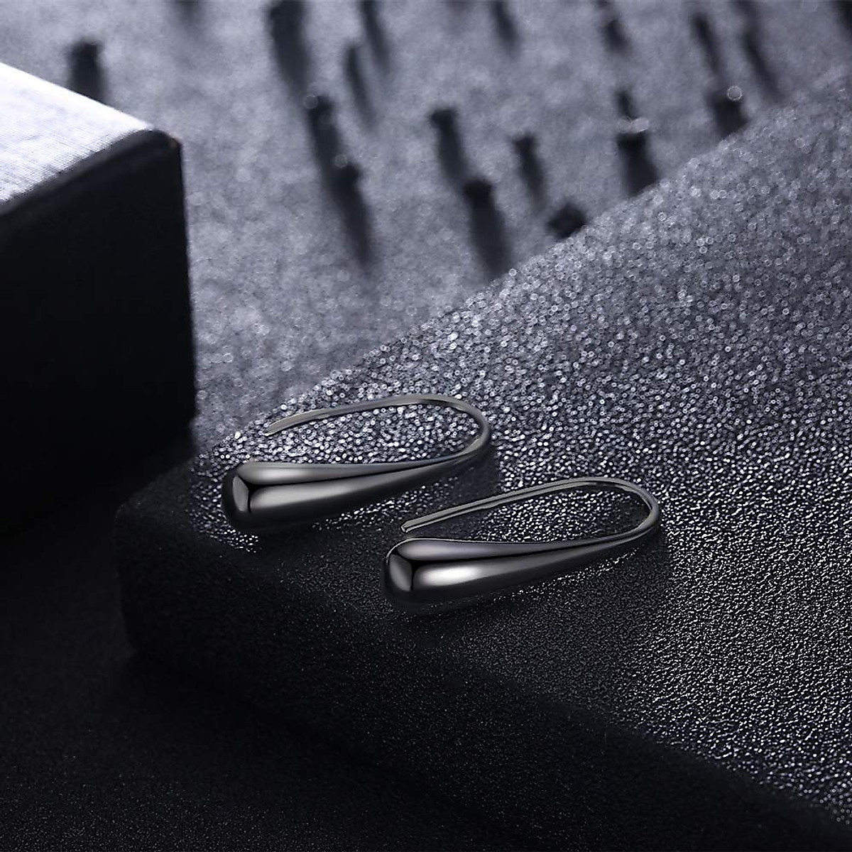 ARMRA Fashion Classic Silver Thread Drop Earrings Teardrop Back Earrings Bright Black