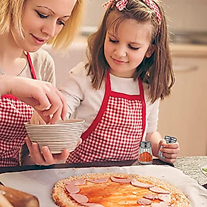 Set of 50 Pepper Shakers Mini Clear Pepper Holders Glass Cheese Shaker Kitchen Small Spice Shaker with Mesh Top for Travel Restaurant Home Wedding Camping Table Party Supplies