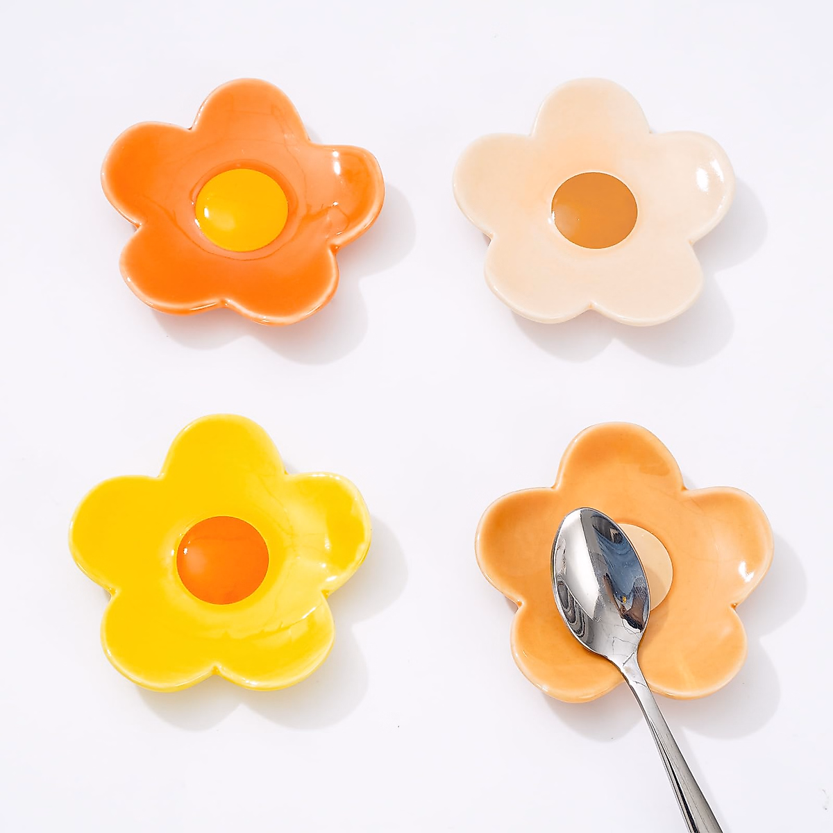 Whaline 4Pcs Flower Coffee Spoon Rest Groovy Retro Flower Ceramic Teaspoon Holder Boho Daisy Sauce Dishes Dipping Bowl Floral Ring Dish for Groovy Retro Boho Party Kitchen Office Home Decor