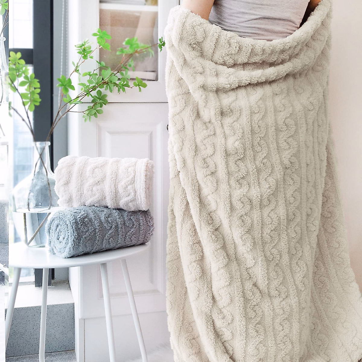 HOMRITAR Fuzzy Throw Blanket for Men Women, Decorative 3D Fleece Blankets for Unisex Kids Really Warm Fluffy Cozy Plush Fleece Comfy Flannel Blanket for Couch Sofa Bed (Beige, 50 x 60 Inch)