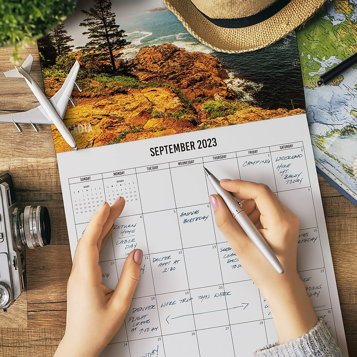 The Ultimate 2023 US National Park Wall Calendar - Runs Until December 2023 - The Perfect Monthly Calendar With Breathtaking Nature Pictures