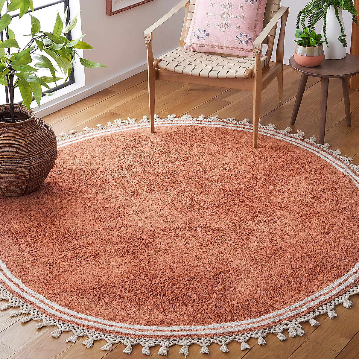 SAFAVIEH Easy Care Collection Area Rug - 6' Round, Rust & Ivory, Handmade Border Tassel, Machine Washable Ideal for High Traffic Areas in Living Room, Bedroom (ECR201P)