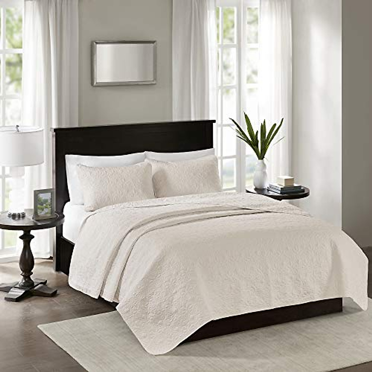 Madison Park Quebec Quilt Set - Luxurious Damask Stitching Design, Cotton Filled Lightweight Coverlet Bedspread Bedding, Shams, Full/Queen(90"x90"), Cream 3 Piece