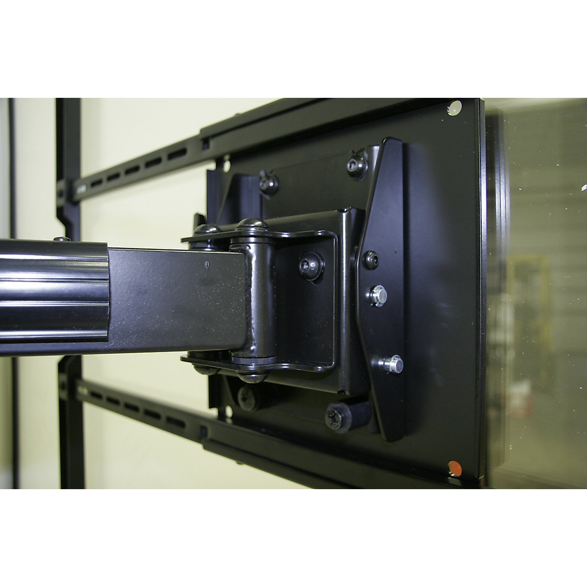 Full Motion TV Wall Mount with 32 inch Long Extension for 42 to 80 inch TVs