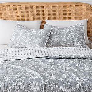 Great Bay Home Floral King Quilt Set with Shams, Delicate Floral Grey Bedding Set, All-Season, Lightweight Bedspread. Reversible, Farmhouse Bedding. (King, Emma)
