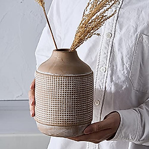 SIDUCAL Ceramic Rustic Farmhouse Vase, Sand Glaze Finish Boho Vase, Pottery Decorative Flower Vase for Home Decor, Table, Living Room Decoration, Shelf Decor, Mantel, 7 Inch, Beige
