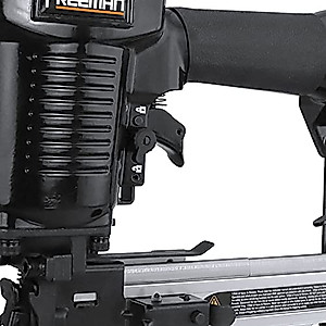 Freeman PFS105 Pneumatic 10.5-Gauge 1-9/16" Fencing Stapler With Adjustable Metal Belt Hook And Case