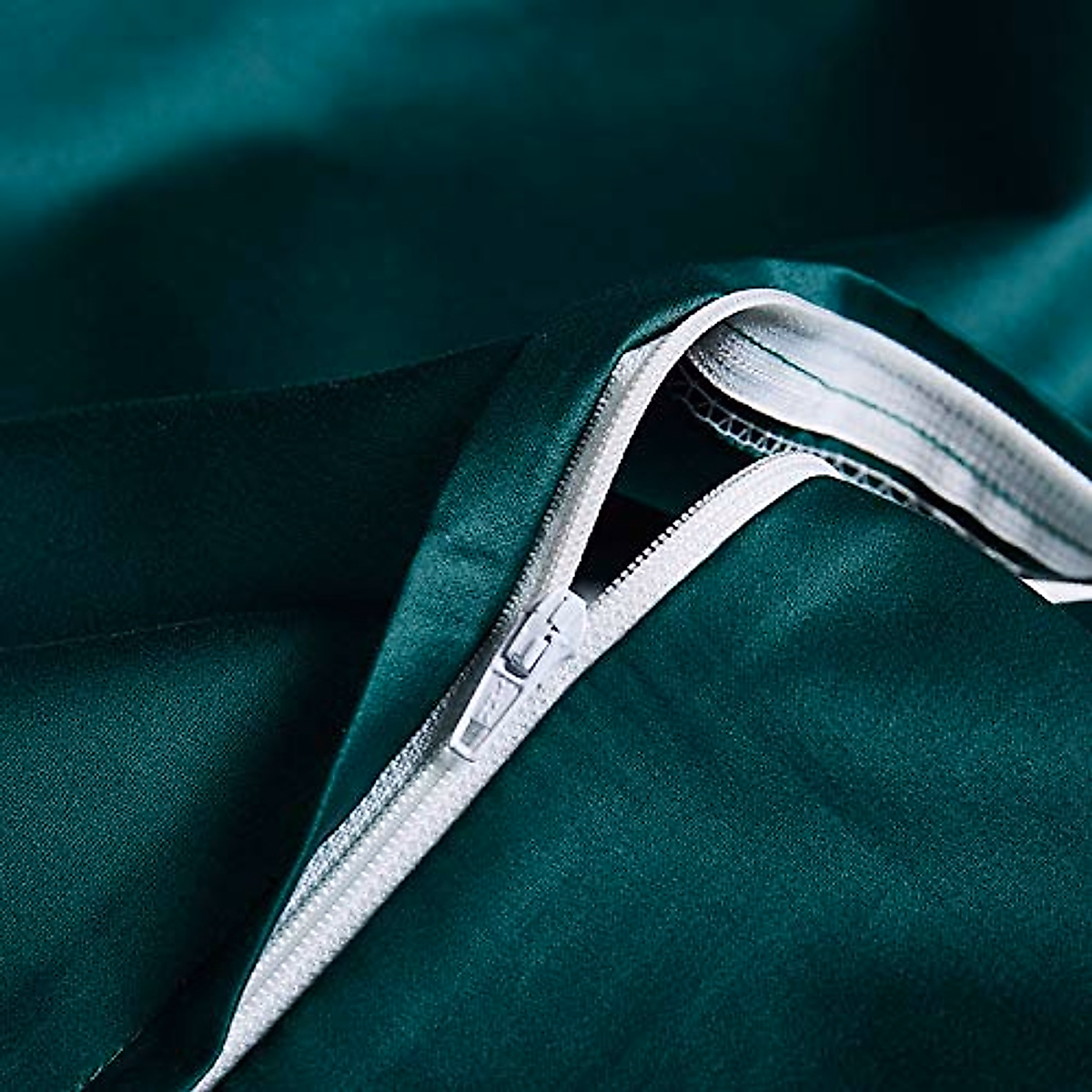 RoyalLinens 4 Piece Luxury Emerald Green Duvet Cover Set 100% Cotton 60S Sateen Bedding Sheets Percale Bedclothes with Bees Printed Bed Linen (Queen Size 4pcs)