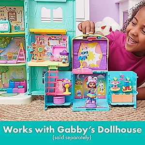 Gabby’s Dollhouse, Dress-Up Closet Portable Playset with a Gabby Doll, Surprise Toys and Photo Shoot Accessories, Kids Toys for Ages 3 and up