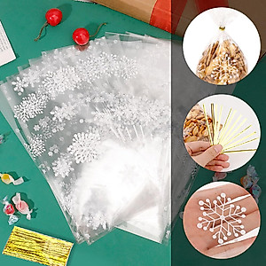 Christmas Cellophane Gift Bags, Christmas Treat Bags, 50 Pcs Clear Snowflake Cookie Candy Cellophane Bags with Twist Ties, Goodie Bags for Xmas Winter Holiday Party Favor Bags Goody Supplies