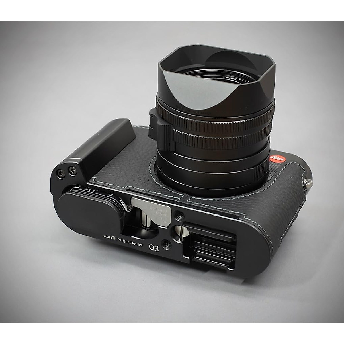 LIM'S Genuine Italy Leather Camera Half Case Metal Grip Dovetail Plate for Leica Q3 [Black]