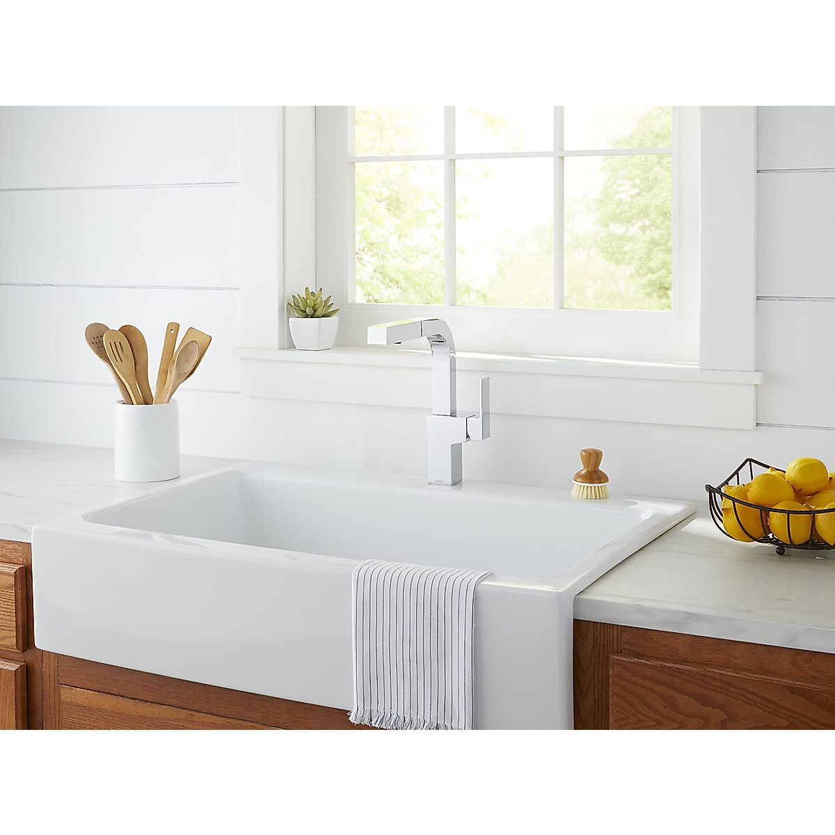 Danze Mid-Town Single Handle Pull-Out Kitchen Faucet with Snapback Retraction, Chrome