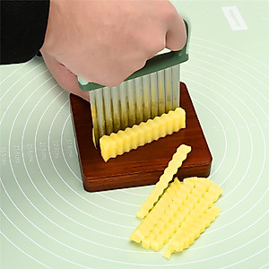 COLGRE Vegetable Chopper - Stainless Steel Blade Crinkle Cutter/Wavy Knife Veggies French Fry Slicer and Plastic Dough/Cake Scraper,2 piece (Green)