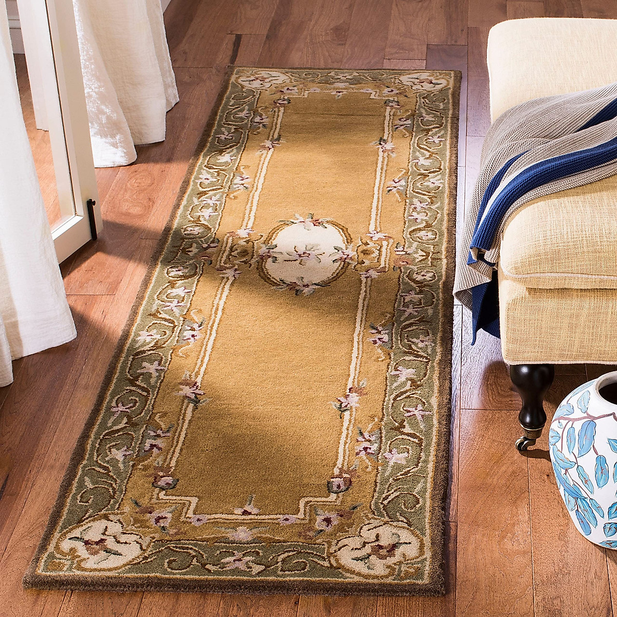 SAFAVIEH Classic Collection Area Rug - 8'3" x 11', Light Gold & Green, Handmade Traditional Oriental Wool, Ideal for High Traffic Areas in Living Room, Bedroom (CL280A)