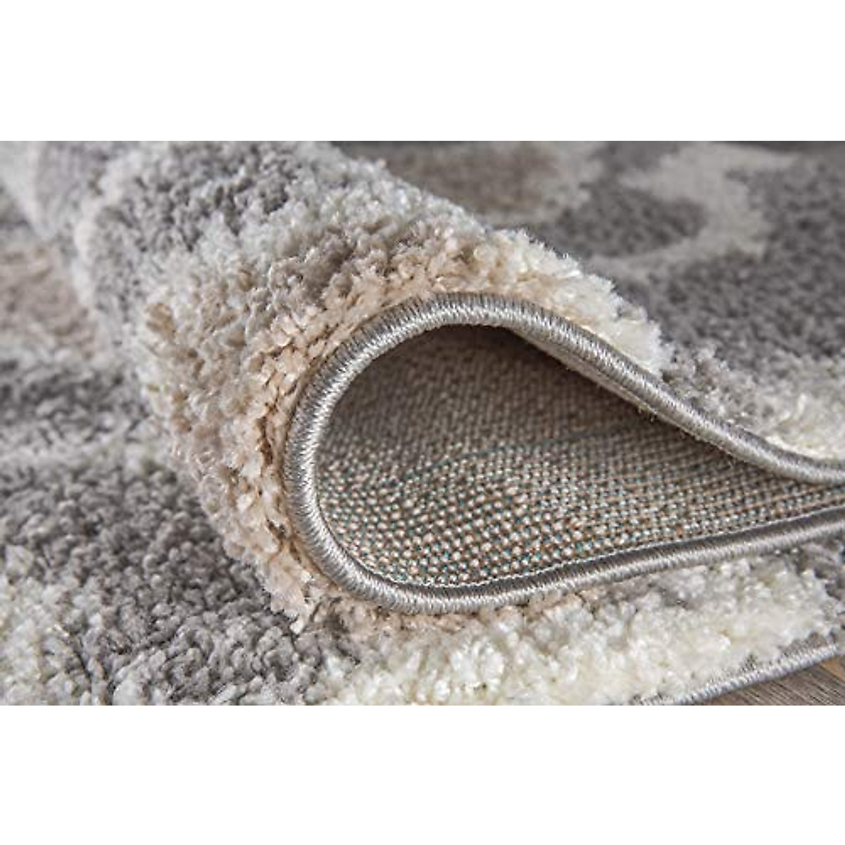 Cozy Moroccan Trellis Gray/Cream 5'3" x 7'3" Indoor Shag Area Rug