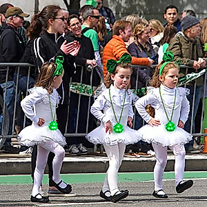 EOBOH 6PCS St Patrick's Day Beads Necklace, Light Shamrock St Patricks Day Beads, Irish 3D Flashing Necklace for Women, St Patricks Day Necklace Parade Procession Party Favor Celebrations