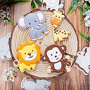 Flycalf Animal Cookie Cutter Giraffe with Plunger Stamps Jungle Cake Decoration for DIY Biscuit Cutter Baking PLA Cutter Molds for Party 3" Kitchen Supplies