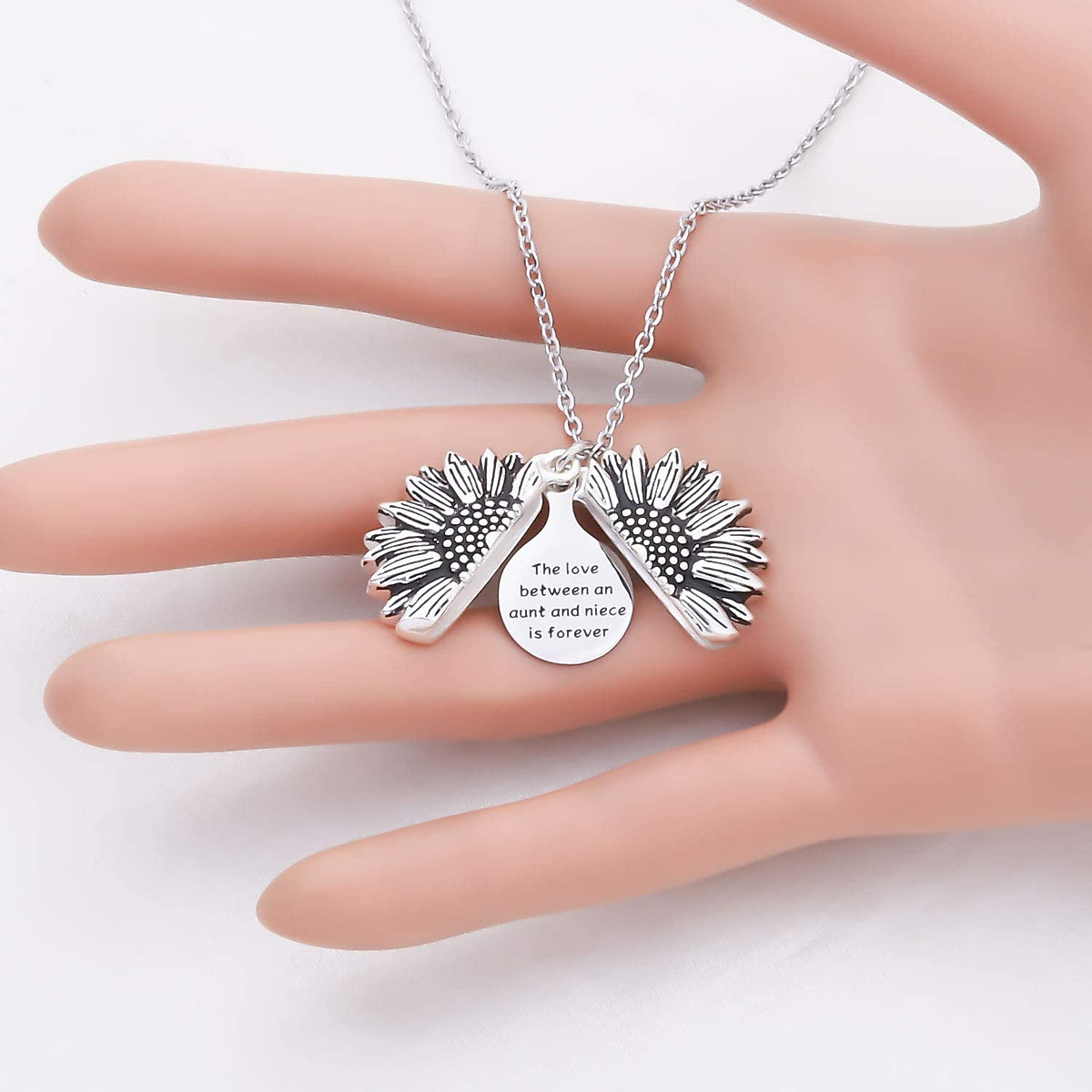 WUSUANED Aunt And Niece Gift The Love Between An Aunt And Niece Is Forever Necklace Sun Flower Pendant Necklace Relationship Jewelry (aunt and niece necklace)