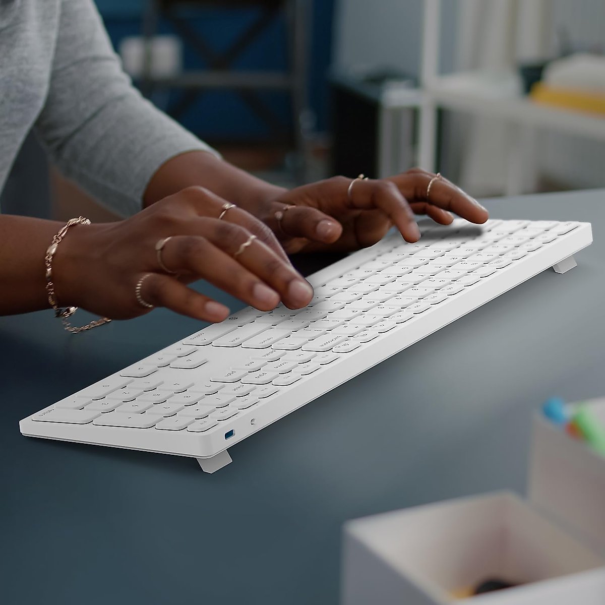 Full-Size Wireless Bluetooth Keyboard for Apple Mac OS Layout with Numeric Keypad,Keypad Risers,90-Day Life Rechargeable Battery,Scissor-Switch Tactile Typing for iMac/Mac Mini/MacBook Pro/Air
