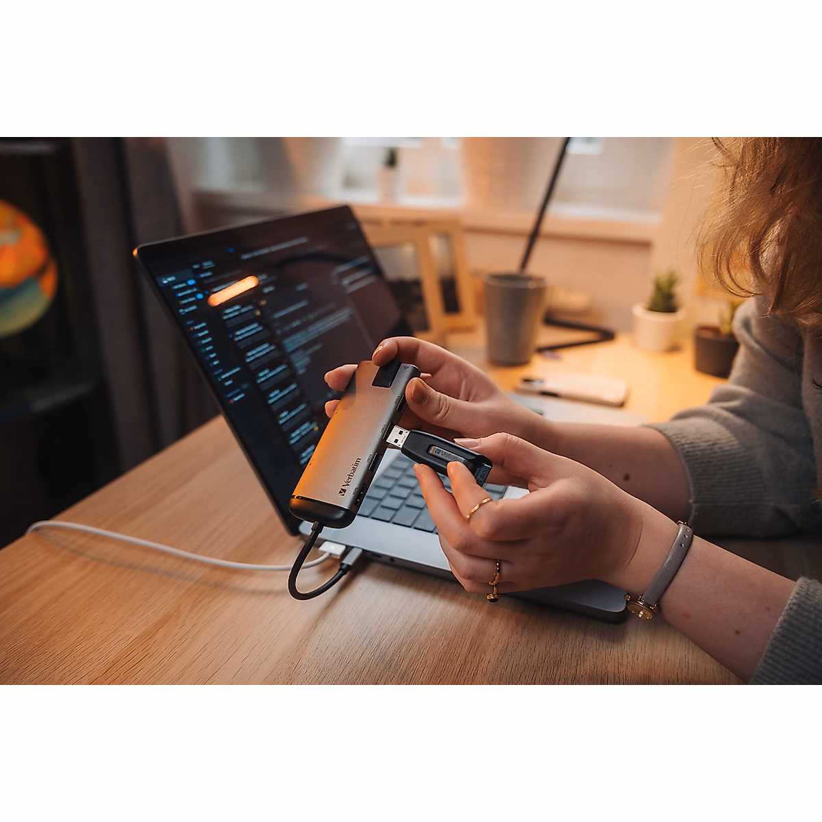 Verbatim 64GB USB 3.0 Store 'n' Go V3 Flash Drive - Cap-Less & PC/Mac Compatible - Gray