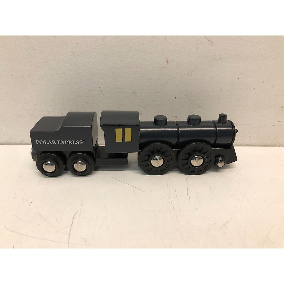 The Polar Express Gift Set (Two-Disc Widescreen Edition with Snow Globe and Toy)