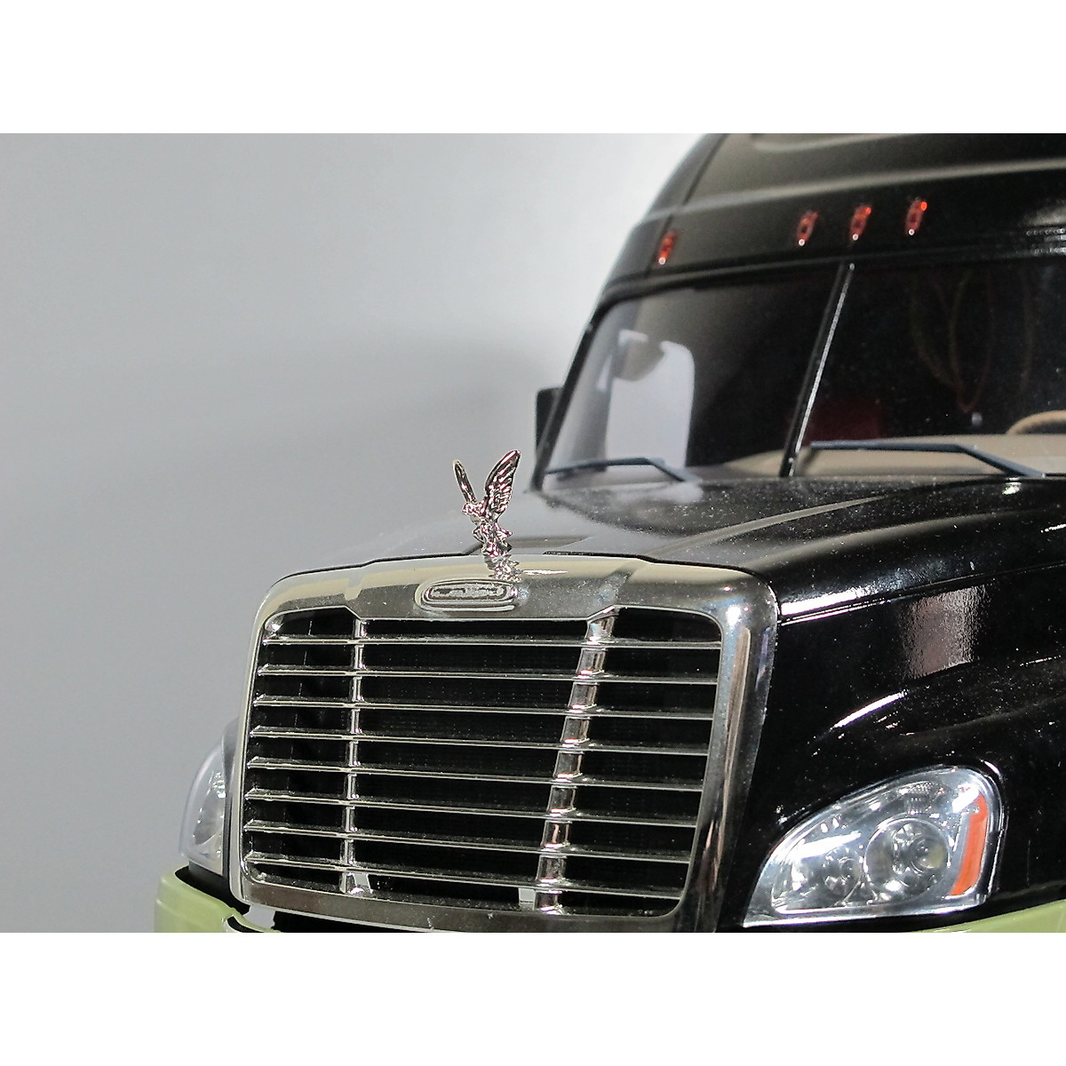 for Remote Control Toy Accessory Semi Truck Custom Front Hood Grill Ornament Emblem Eagle for Tamiya 1/14 Semi King Hauler Truck