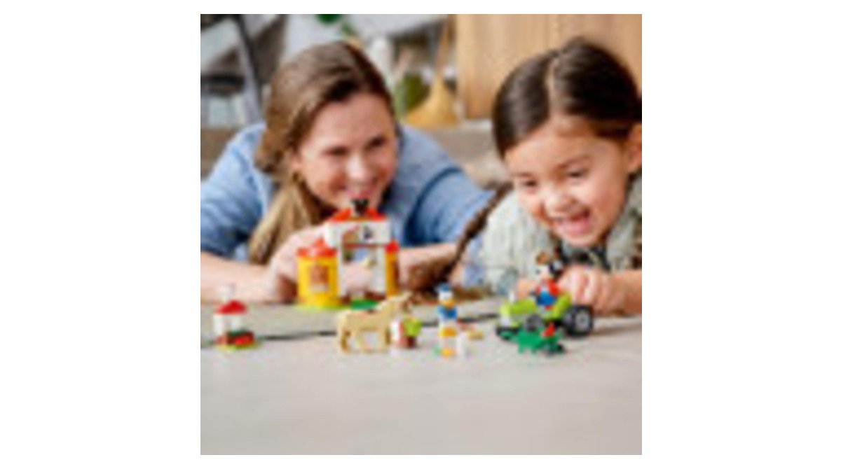LEGO Disney Mickey and Friends Farm Building Kit for Kids | 118 Pieces