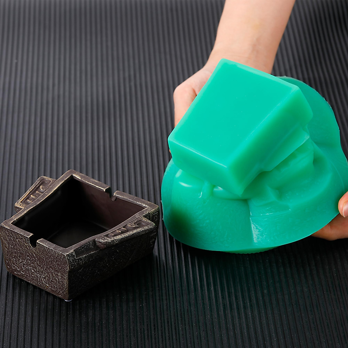 BBDINO Super Elastic Silicone Mold Making Kit, Mold Making Silicone Rubber 70.56 oz, Liquid Silicone Rubber, Ideal for Casting 3D Resins Molds| Silicone Molds| Food Molds 1:1 by Volume, Jade Green