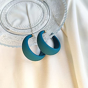 INENIMARTJ Trendy Colorful C Shape Hoop Earrings Resin Acrylic Earrings for Women Cute Candy Blue Color Y2k Earrings Lightweight Chunky Hoop Earrings for Women (C)