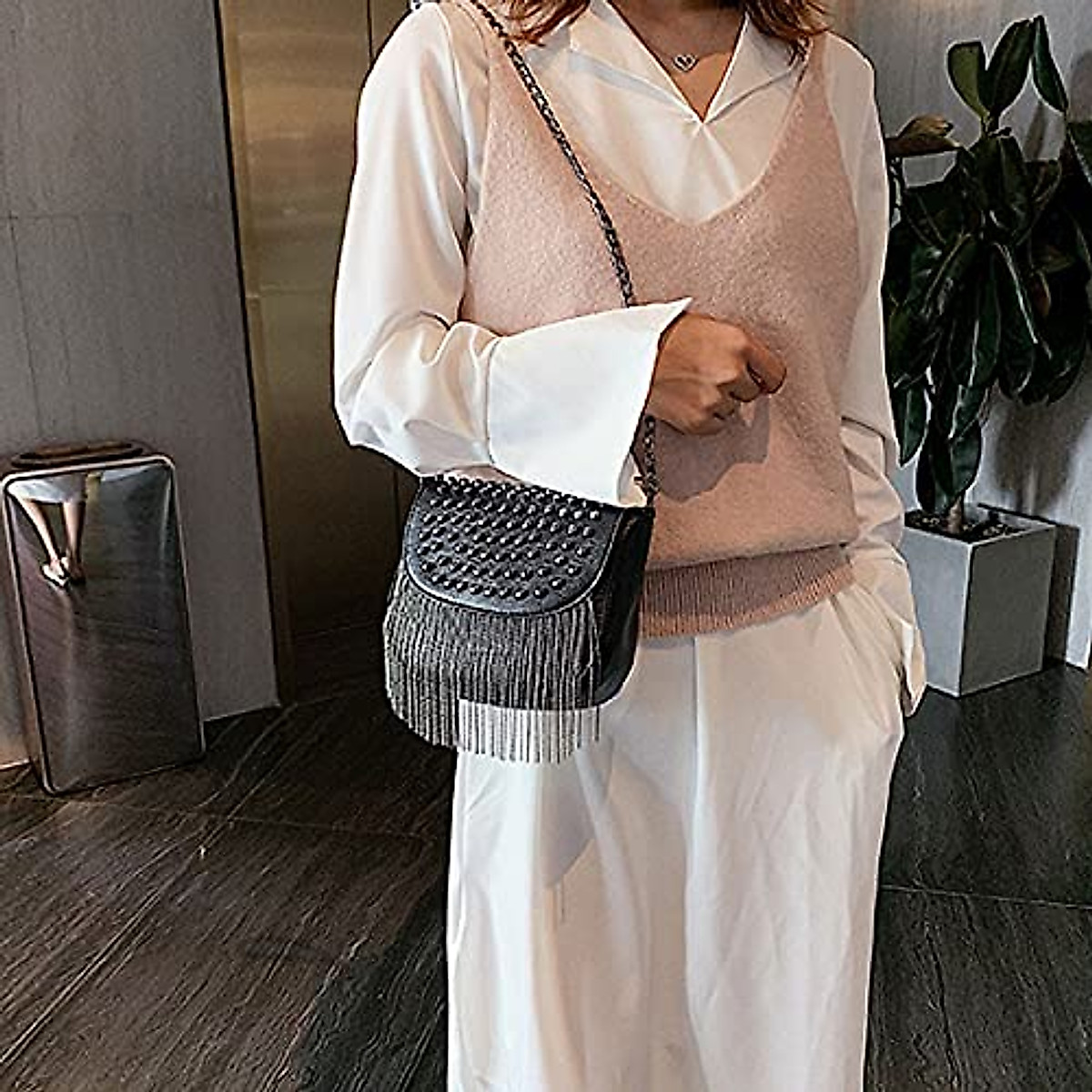 Women's Small Studs Crossbody Handbag Fashion Shell Shape Shoulder Messenger Bag (Black-2)