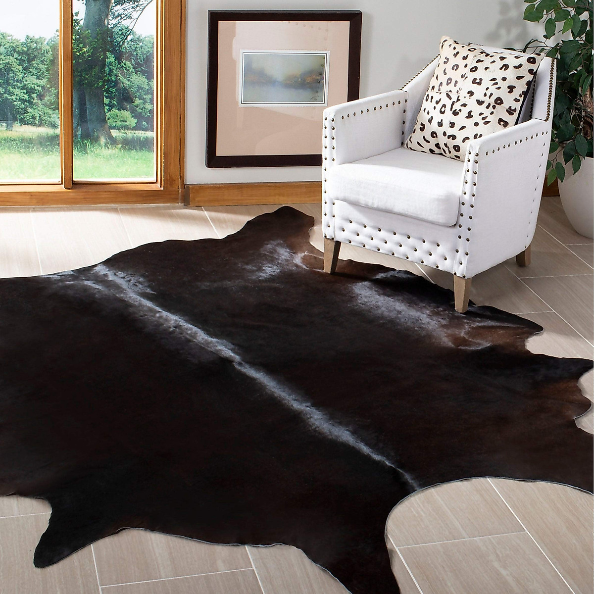 SAFAVIEH Cow Hide Collection Accent Rug - 4'7" x 5'8", Black & Brown, Handmade Rustic Genuine Cowhide, Ideal for High Traffic Areas in Entryway, Living Room, Bedroom (COH211C)