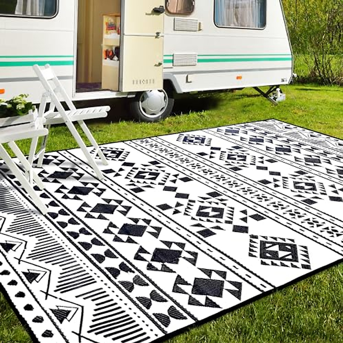 DiiKoo Outdoor Rug Mat for Patio, 6x9ft Waterproof Reversible Plastic Straw Rugs, Camping Carpet Area Mats for RV, Porch, Deck, Backyard, Balcony, Camper, Picnic, Beach, Trailer, Black & White