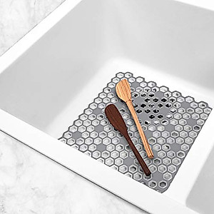 Spectrum Diversified Hexa Raised Feet Quick-Drying, Heavy-Duty Protector with Non-Slip Surface, Small Mat for Dual Sinks, Frost/Gray