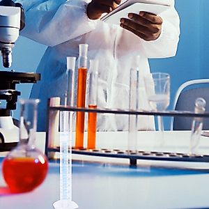 Baluue 100ml Plastic Graduated Cylinder, Transparent Measuring Cylinder with Precisely Blue Tick Marks Scientific Measuring Cylinder with Extra Stable Base for Laboratory Science Projects