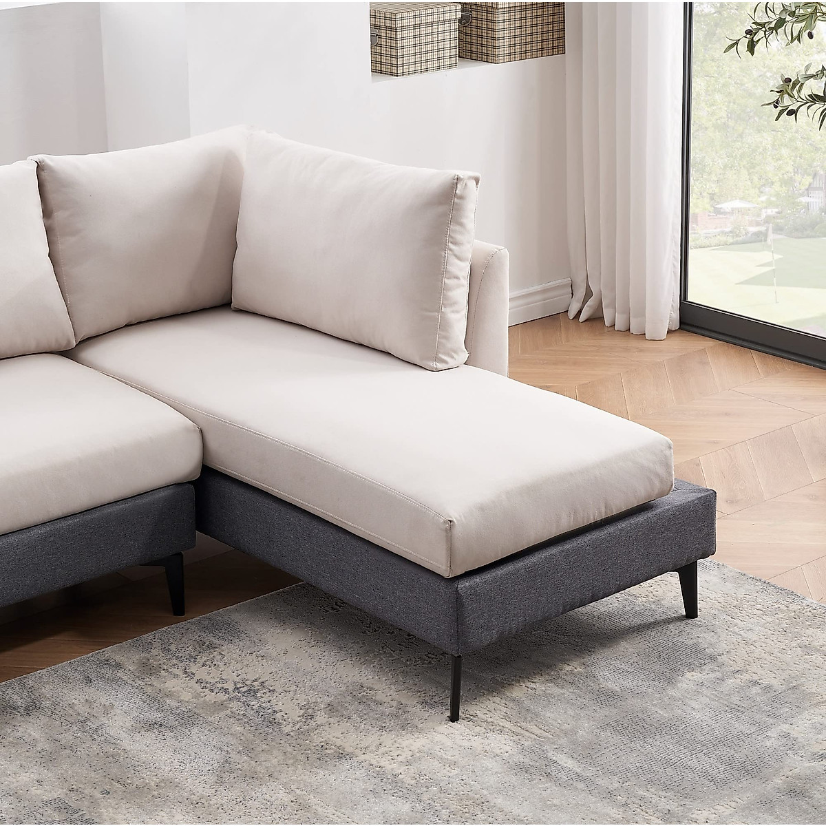 ViolaDresses The Sofa in The Corner of The Living Room is Multi-Person