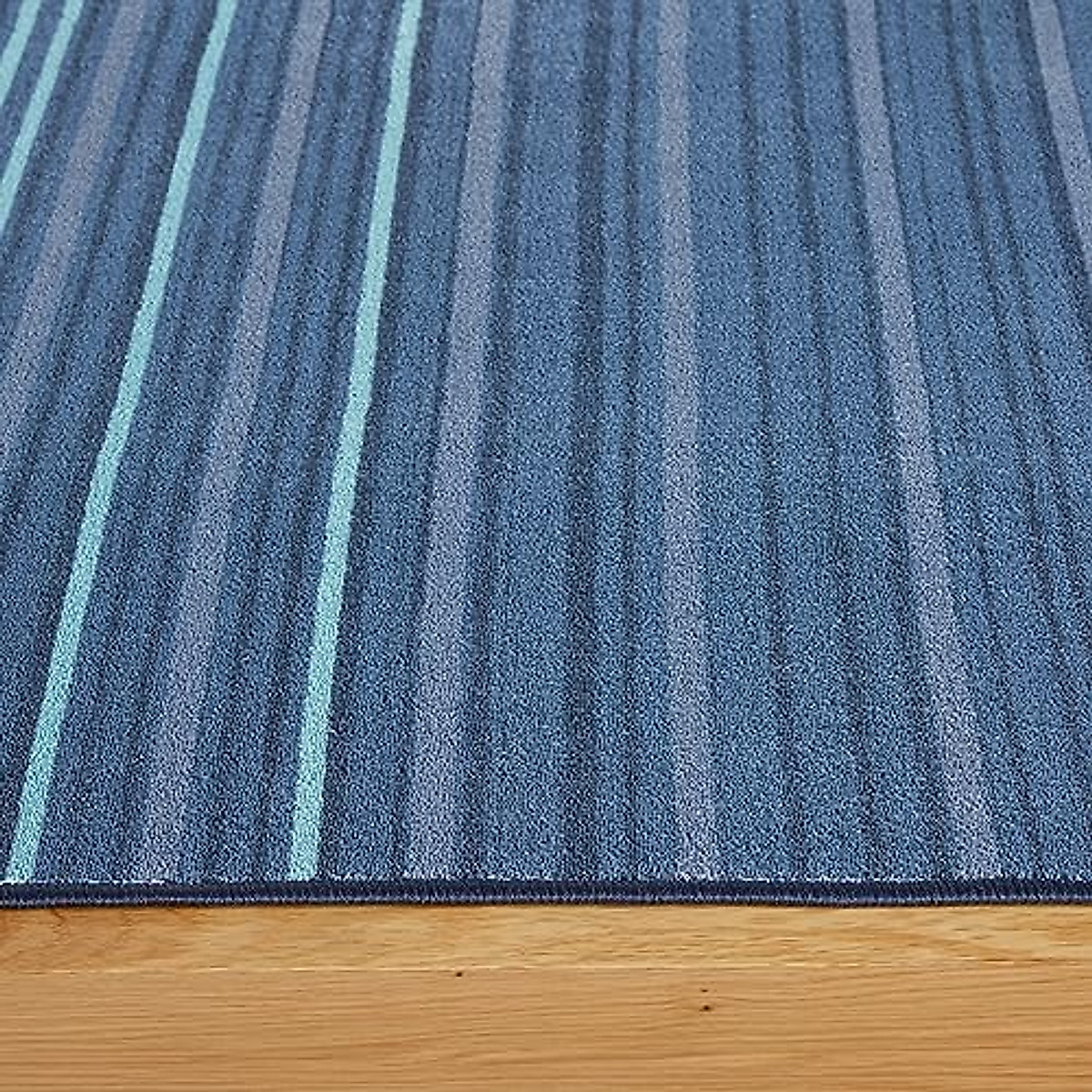 TOWN & COUNTRY BASICS Layne Modern Stripe Everwash™ Washable Area Rug with Non-Slip Backing, Pet Friendly Rug, Navy Blue/Blue, 20"x35"