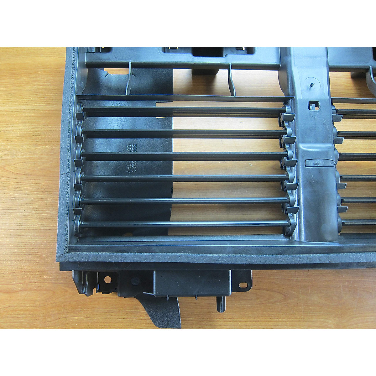 2019-2020 Ram 1500 DT (New Body Style) Active Grille Shutter W/Actuator Mopar