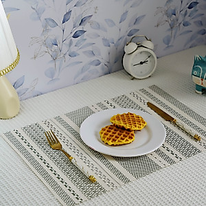 HeloHo Green Placemats Set of 4,Vinyl Table Place Mats Heat Stain Resistant Foldable Placemats Washable Wipeable Placemat for Kitchen Dining Table Decoration Indoor Outdoor