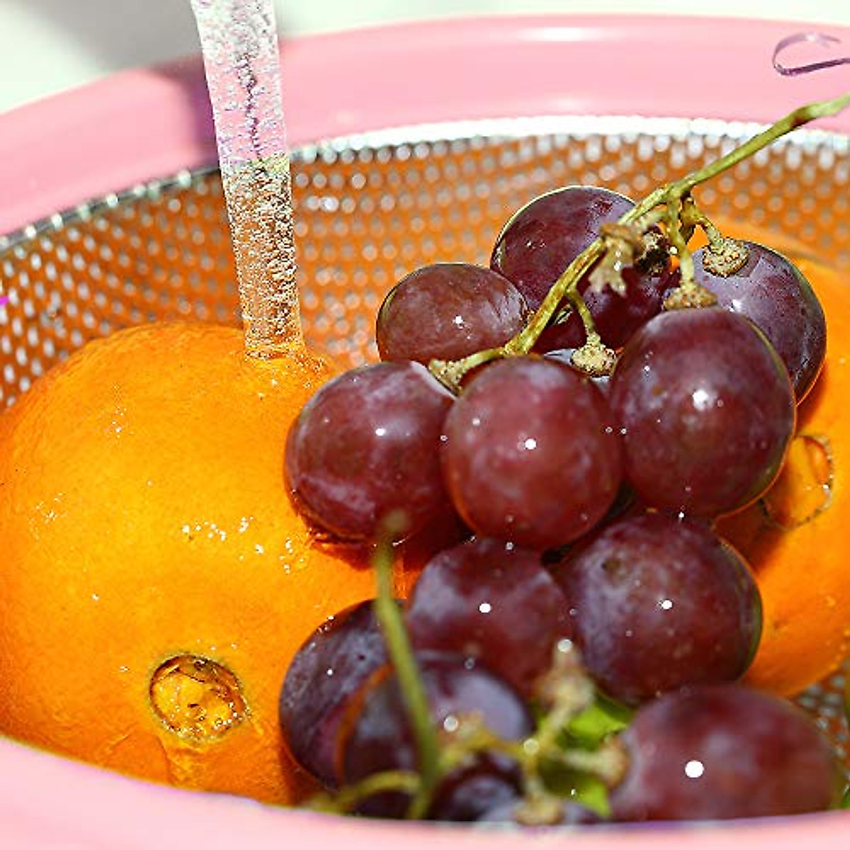 HiramWare Stainless Steel Colander With Handle and Legs, Large Metal Pink Strainer for Pasta, Spaghetti, Berry, Veggies, Fruits, Noodles, Salads, 5-quart 10.5” Kitchen Mesh Colander, Dishwasher Safe