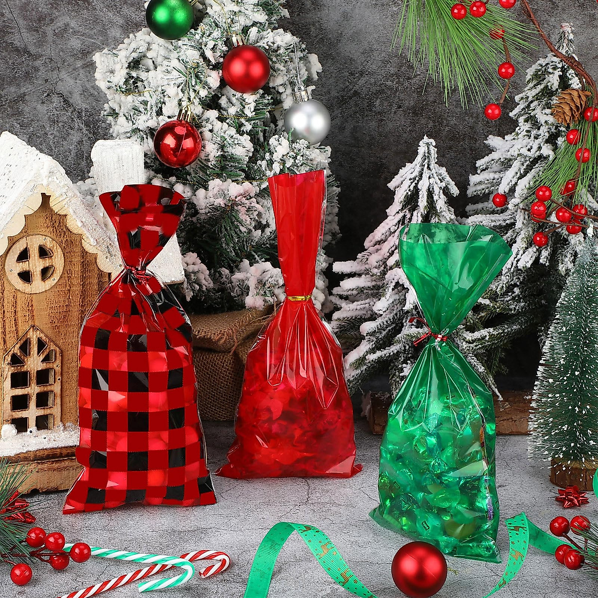 Outus 150 Pcs Christmas Cellophane Bags Christmas Candy Cookie Treat Bags Xmas Clear Plaid Goodies Bags with 200 Pieces Twist Ties for Xmas Holiday Party Favors Supplies