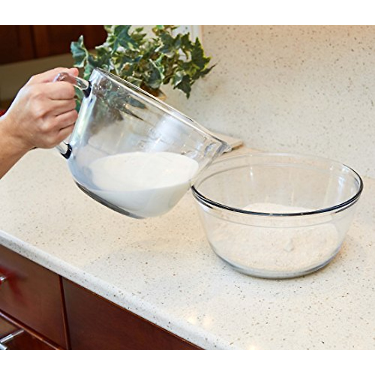 Anchor Hocking Glass 2-Quart Batter Bowl (1-piece, tempered tough for oven, fridge/freezer, microwave, and dishwasher)