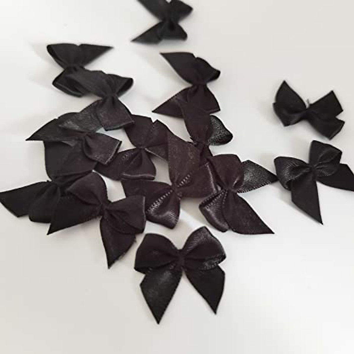 Micomon 50pcs 1-Inch Mini Ribbon Bows for Crafts Small Black Bows Christmas Decoration Embalishement Scrapbooking(Black)