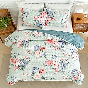 UOZZI BEDDING Botanical Quilt Set Queen Size 90x90 3 PC Reversible Soft Microfiber Lightweight Green Coverlet with Blue Red Flowers Bedspread Summer Bed Cover for All Season (1 Quilt+ 2 Shams)