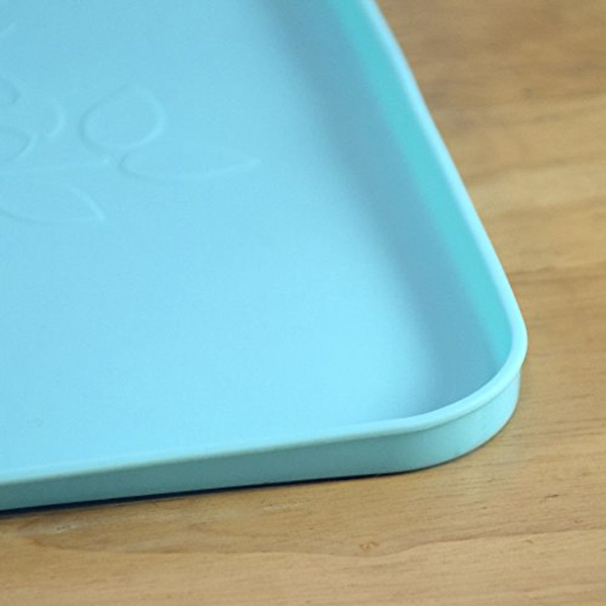 green sprouts Finger Food Platemat Spacious eating and craft area with raised edges contains messes Helps develop independent eating skills, Great for crafts, Made of silicone, Dishwasher safe