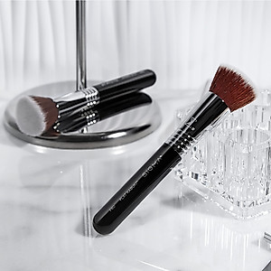 Sigma Beauty F80 Flat Kabuki Brush – Flat Top Kabuki Foundation Brush and Professional Grade Makeup Brush with Ultra-Soft Fibers for Blending Liquid & Cream Makeup Products (Black, 1pc)