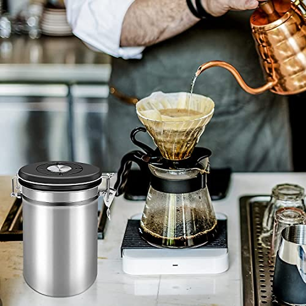 Samyoung Coffee Canister Airtight, Stainless Steel Container for 635g/22.8oz Coffee Beans,Large 1800 ml Tea & Coffee Storage Jars with co2 Valve, 30ml Measure Spoon and 70 ml Mini Travel Jar