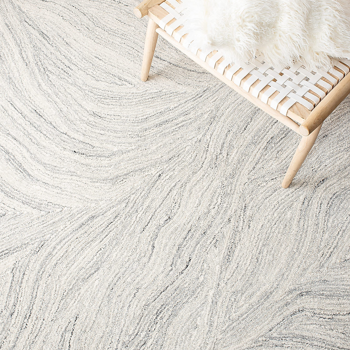 SAFAVIEH Metro Collection Area Rug - 8' x 10', Ivory & Silver, Handmade Modern Abstract Wool, Ideal for High Traffic Areas in Living Room, Bedroom (MET505G)